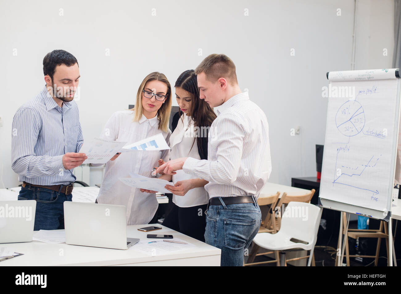 Office workers hi-res stock photography and images - Alamy