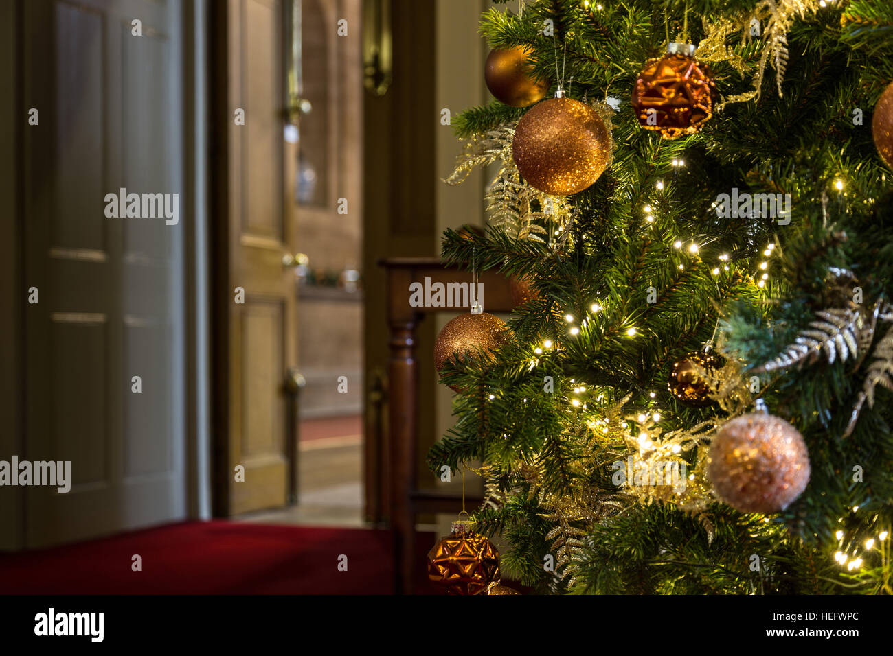 Grand English Country House Christmas Decorations Stock Photo Alamy grand-english-country-house-christmas-decorations-stock-photo-alamy