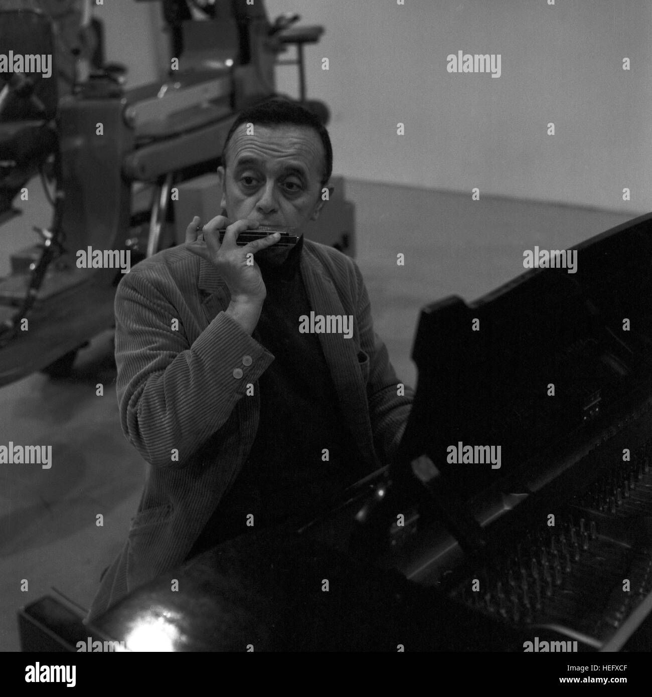 Larry adler hi-res stock photography and images - Alamy