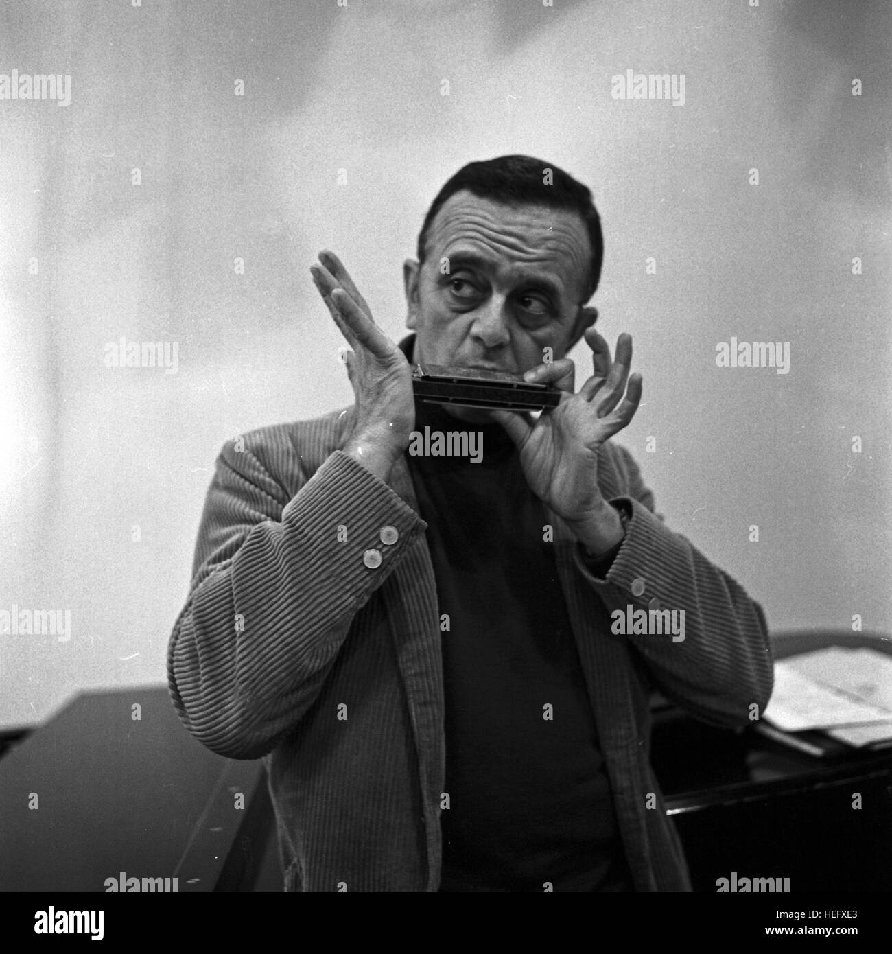 Larry adler hi-res stock photography and images - Alamy