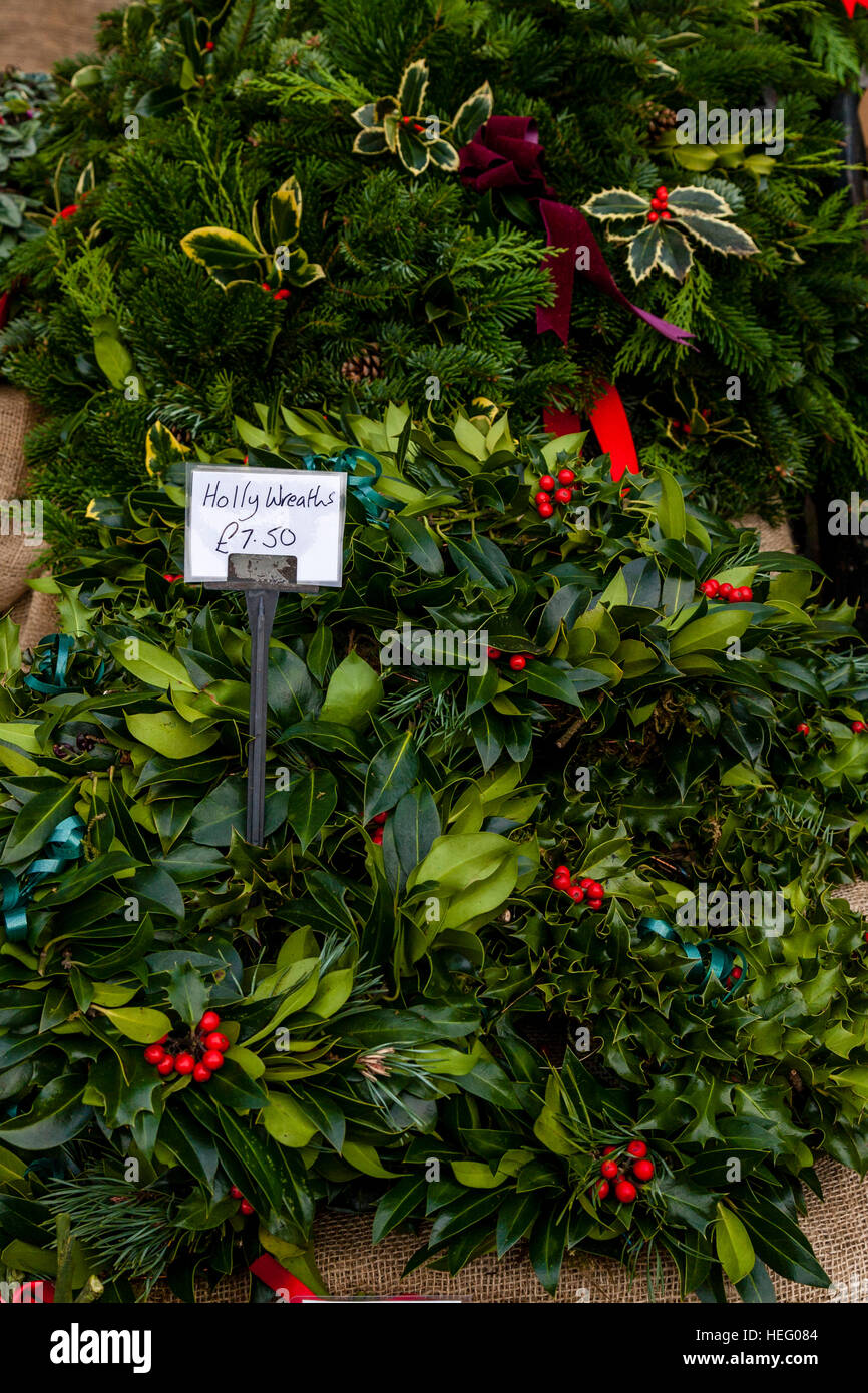 Christmassy market hi-res stock photography and images - Alamy