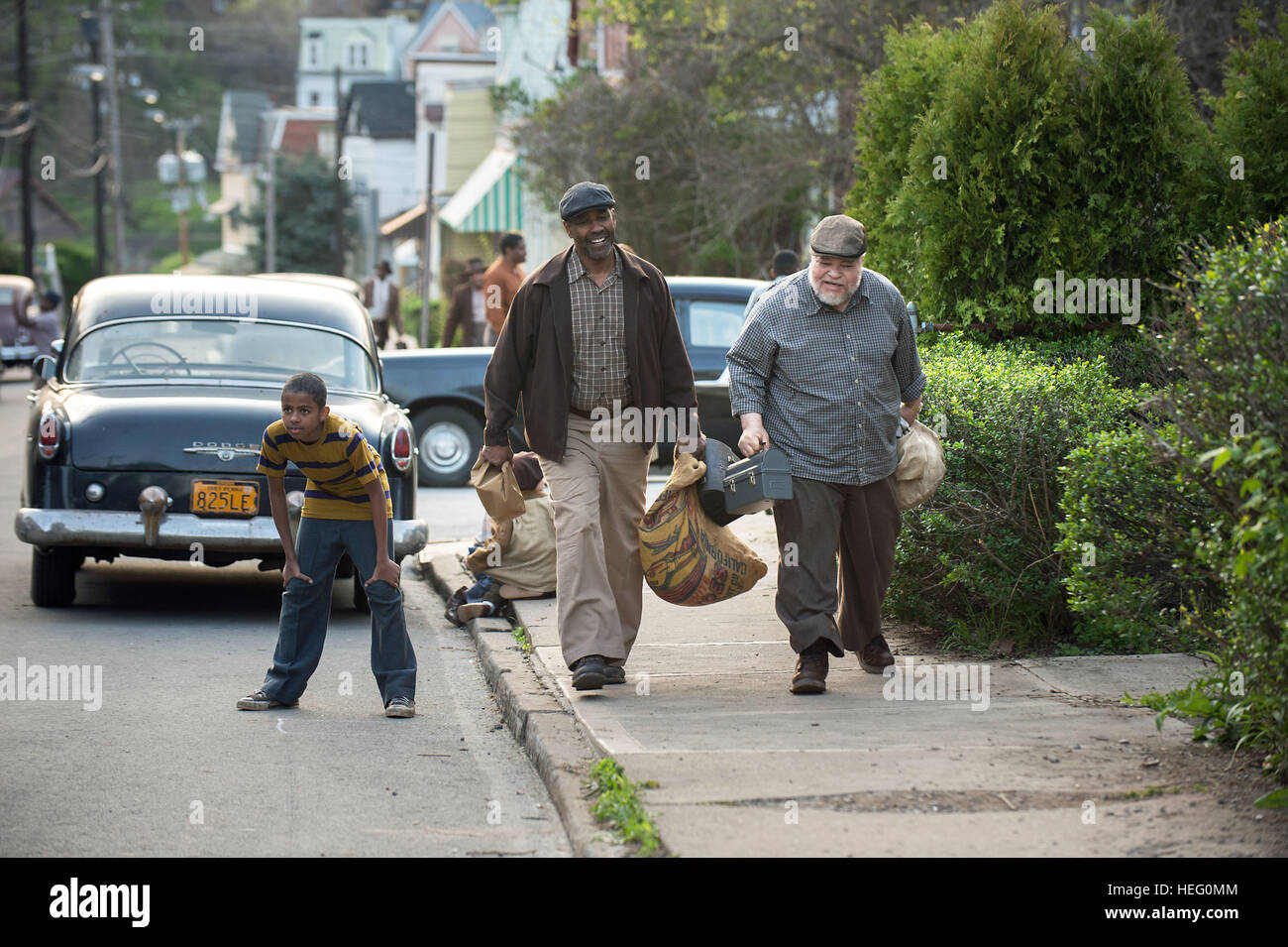 FENCES, Denzel Washington (center), Stephen Henderson (right), 2016, ph ...