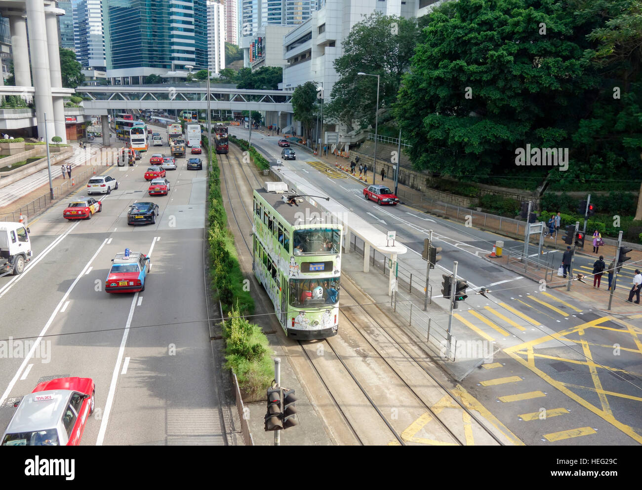 Red tram street scene hong kong hi-res stock photography and images - Alamy