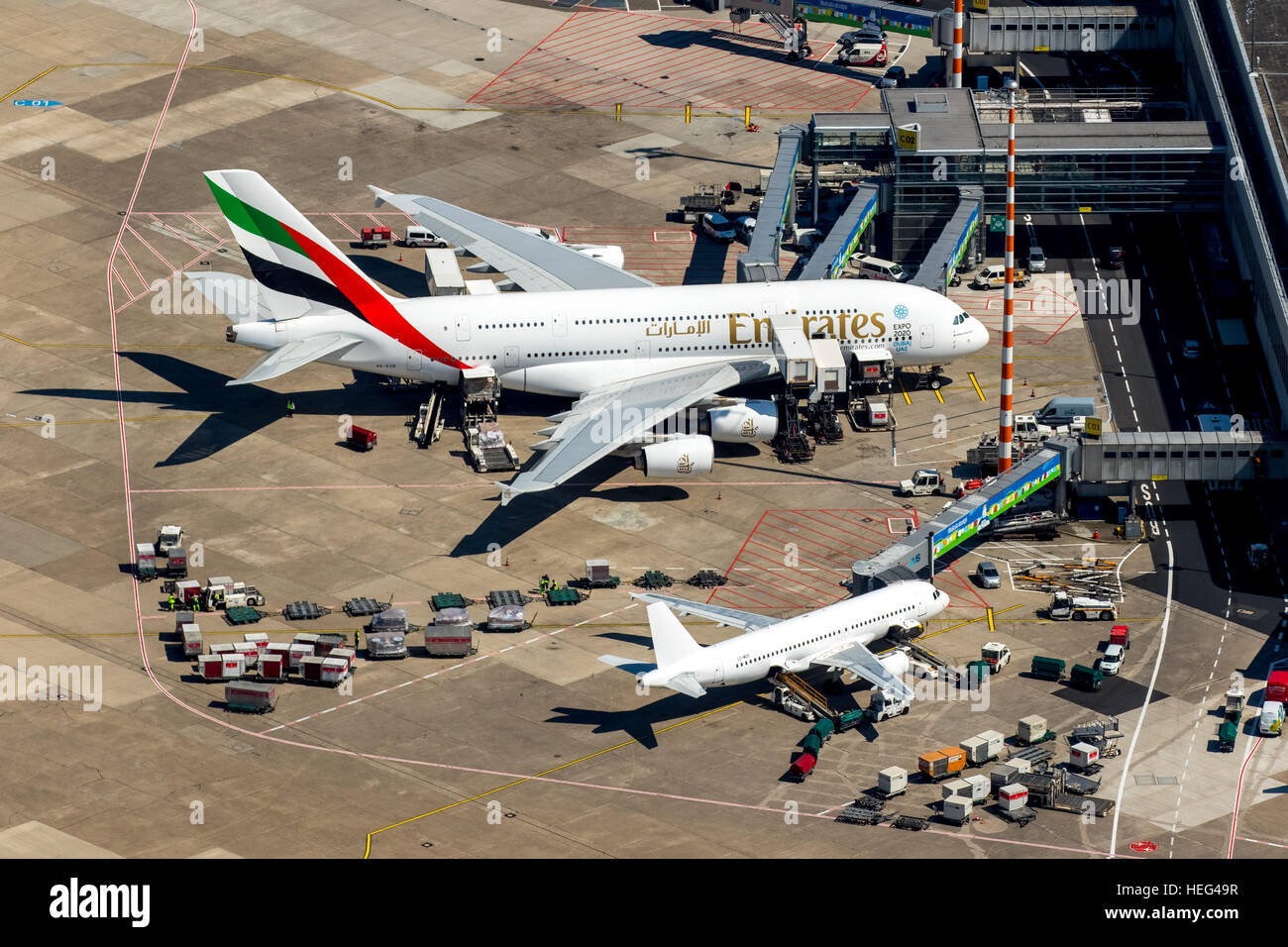 Aerial view, Düsseldorf Airport, A6-EOB Emirates Airbus A380-861 at ...