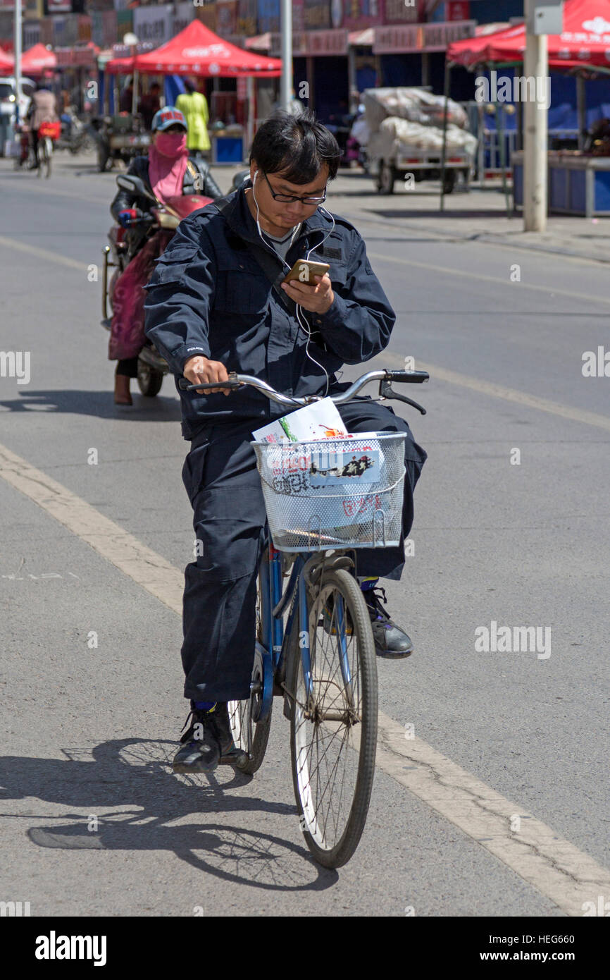 Chinese man cycling hi-res stock photography and images - Alamy