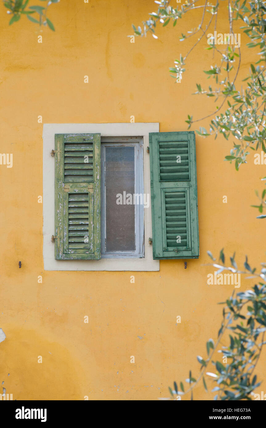 Open shutter hi-res stock photography and images - Alamy