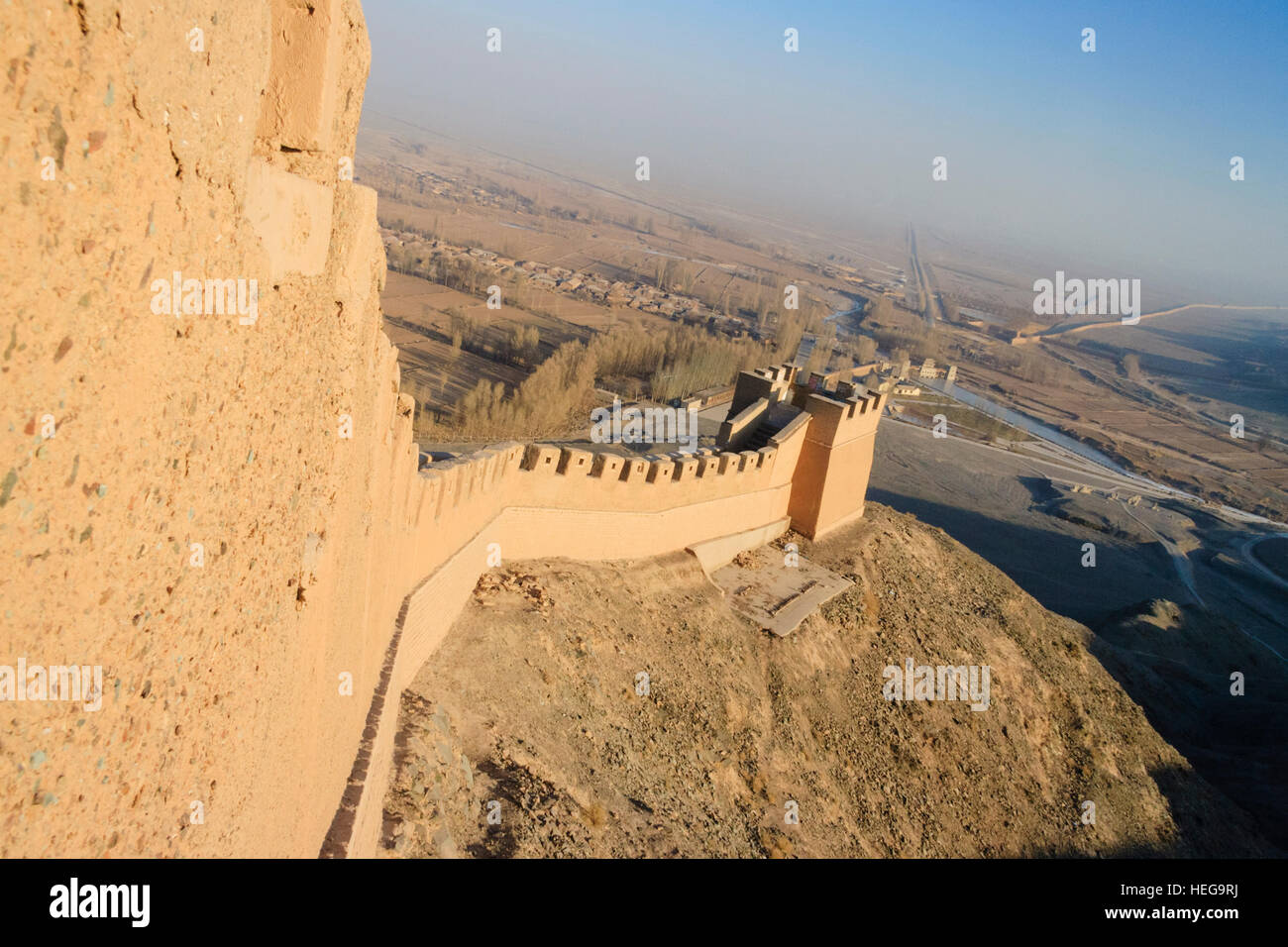 Overhanging wall and china hi-res stock photography and images - Alamy
