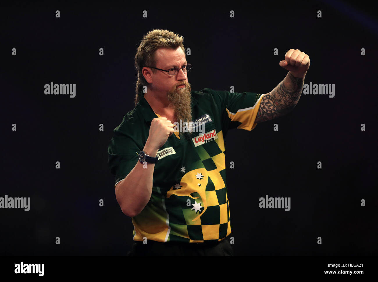Simon whitlock celebrates defeating dragutin horvat hi-res stock ...