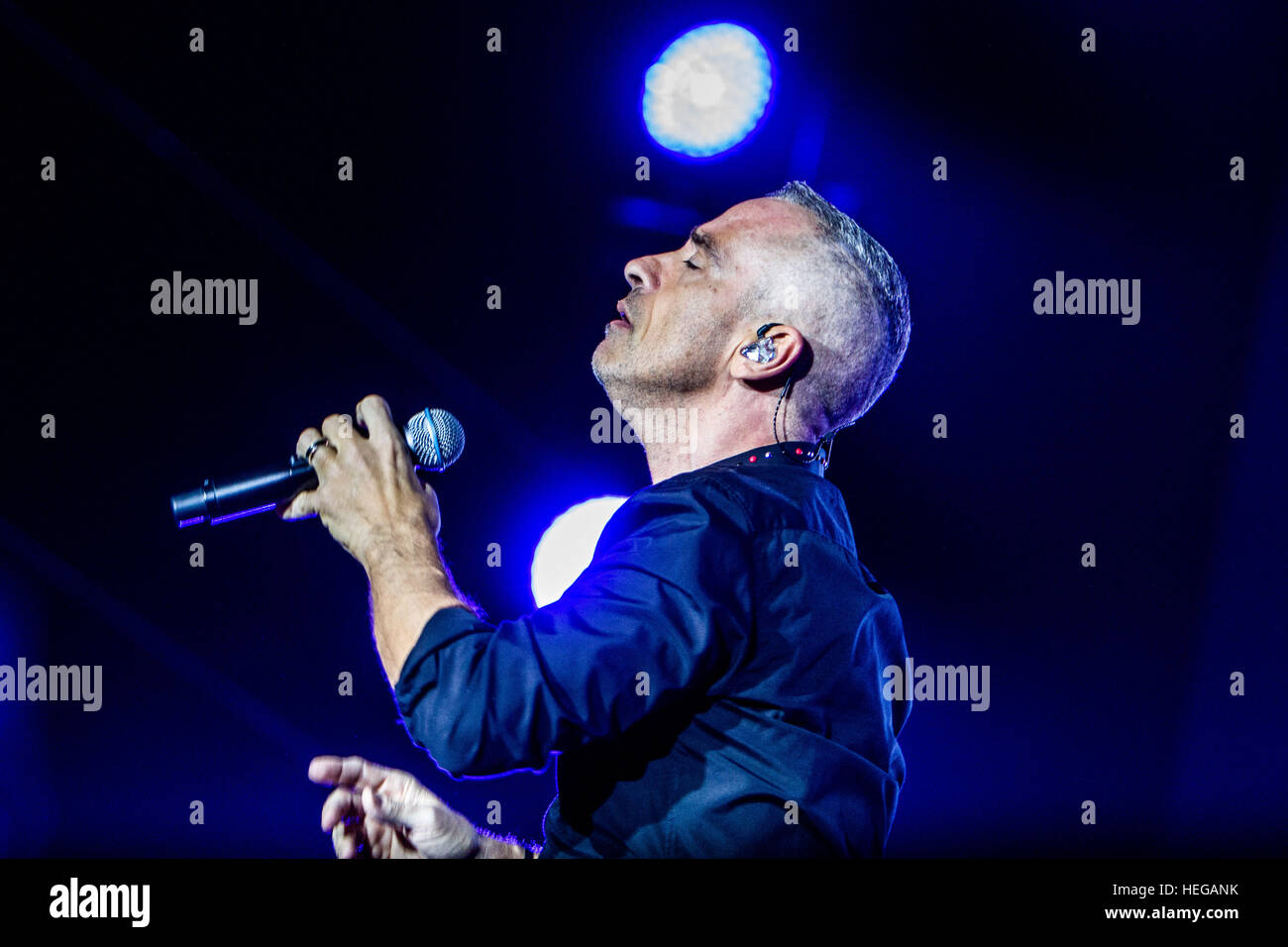 Milano, Italy. 20th Dec, 2016. Italian pop singer Eros Ramazzotti ...