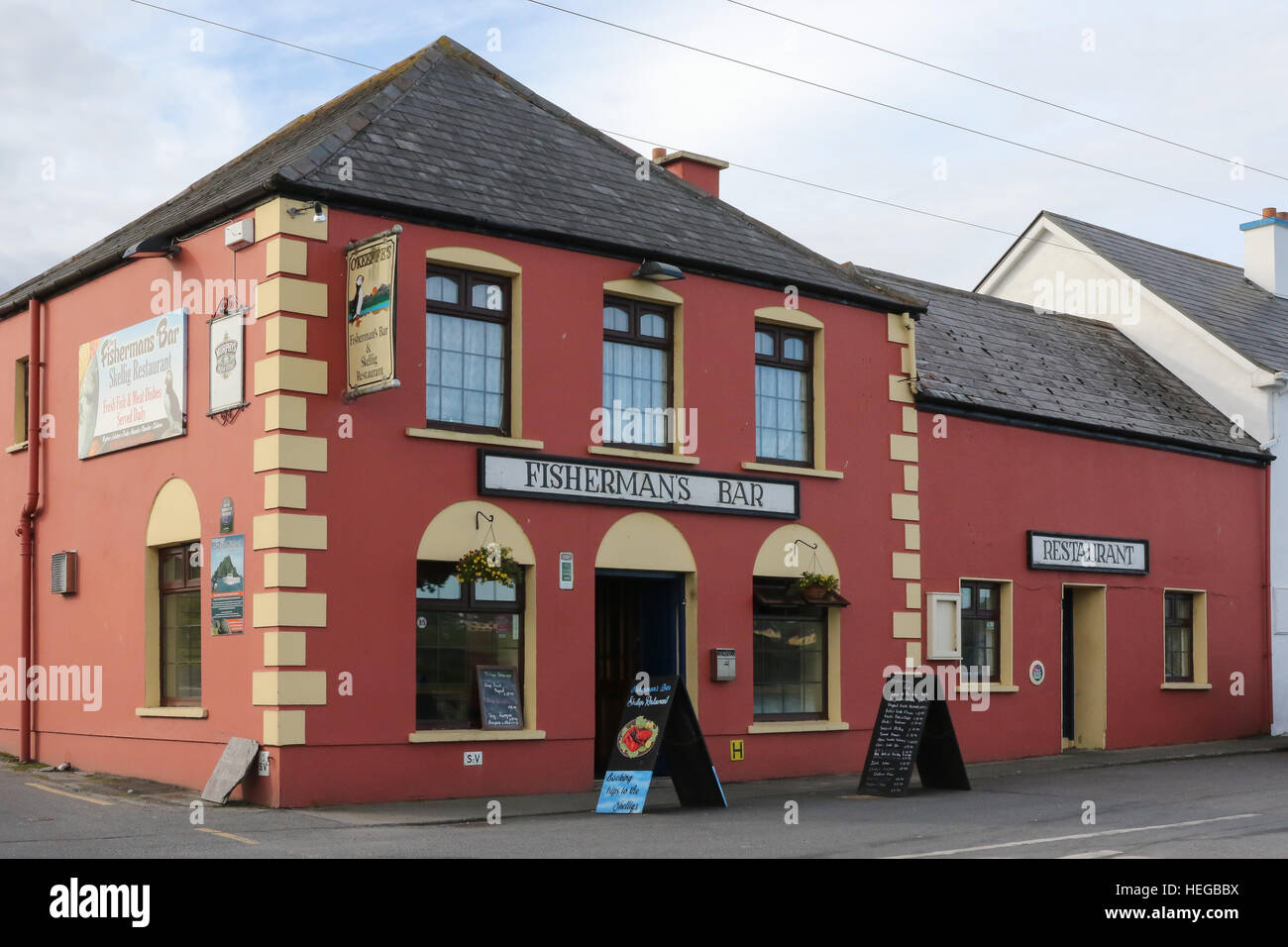 Village pub County Kerry, Ireland, The Fisherman's Bar in Portmagee ...