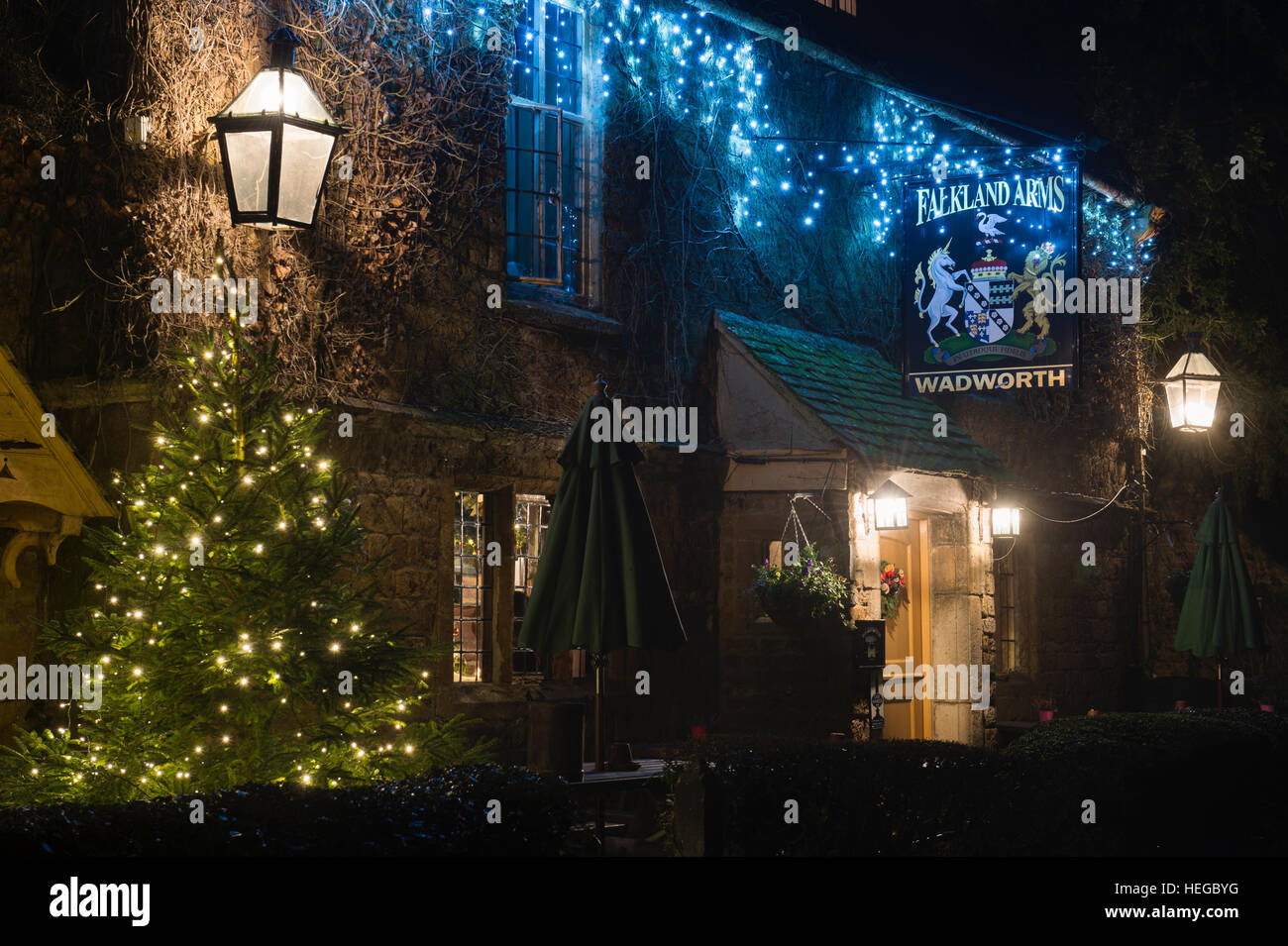 Falkland Arms pub in Great Tew at christmas. Oxfordshire, England Stock ...