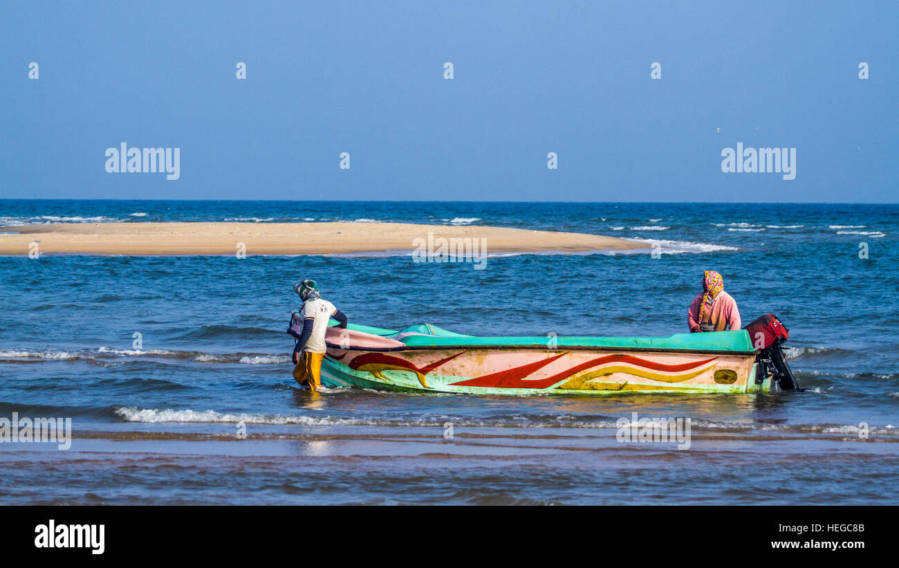 Traditional fisherman coming back from fishing in Kalpitiya, Sri Lanka ...