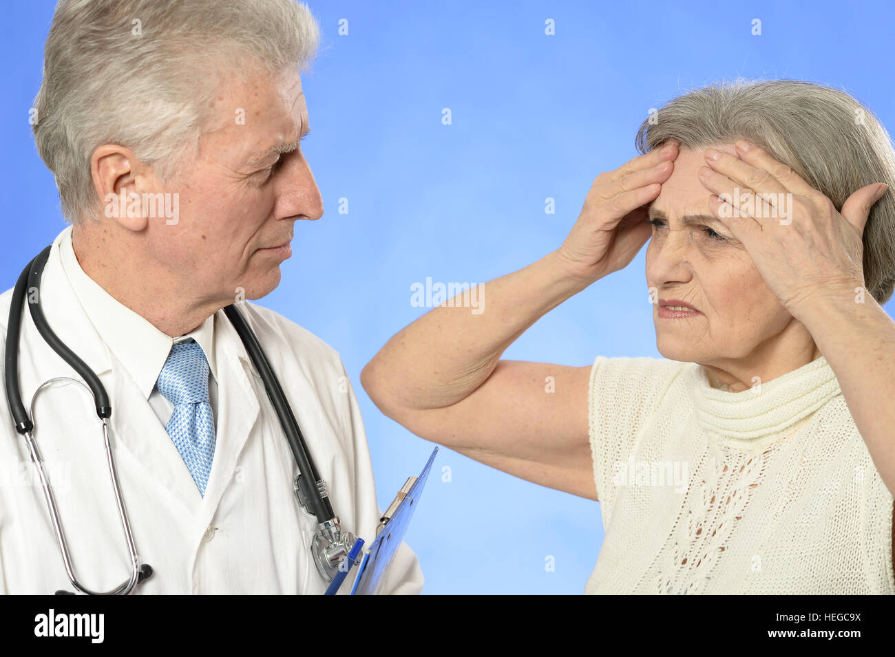 doctor examine patient Stock Photo - Alamy