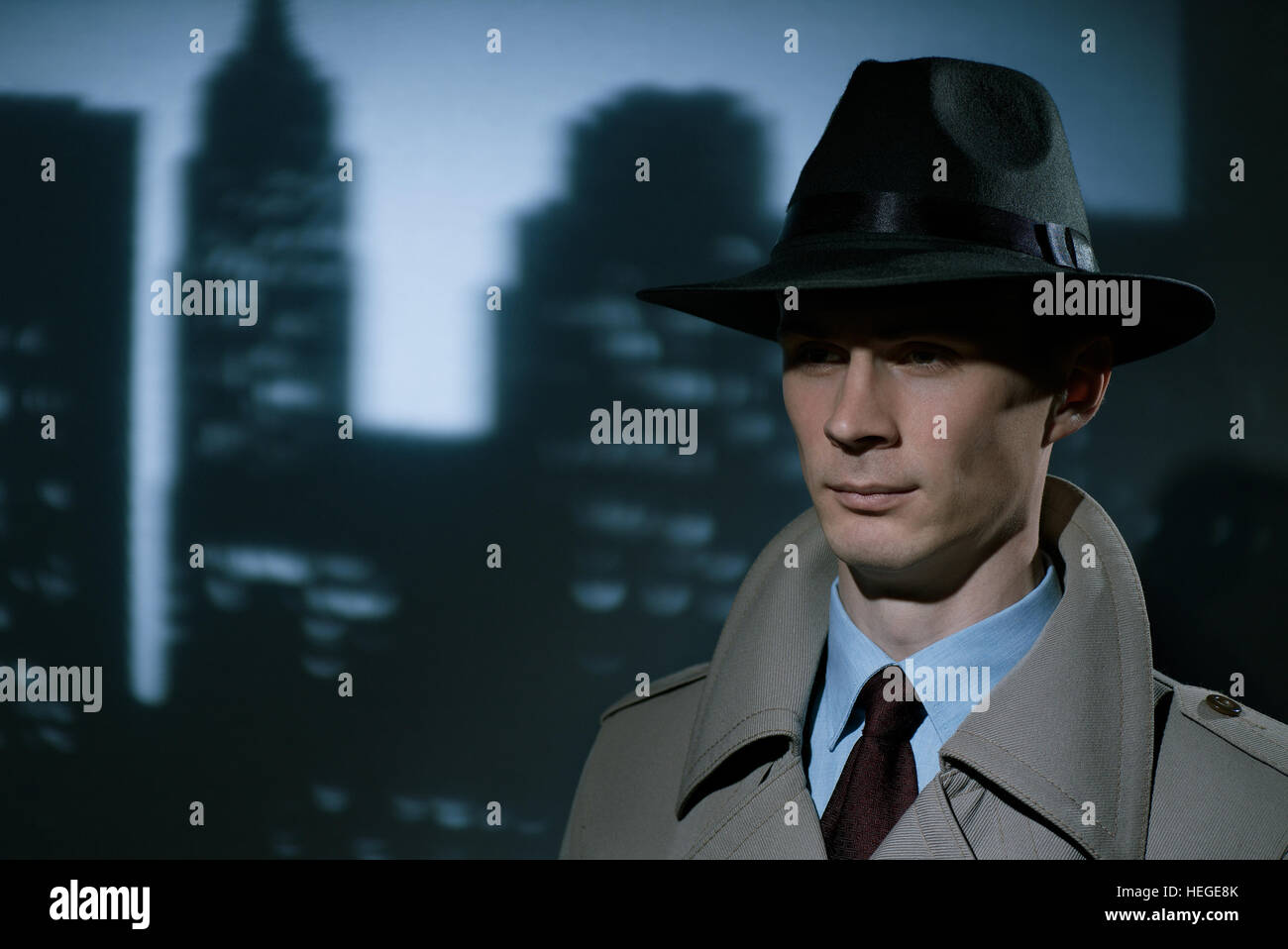 Noir detective hi-res stock photography and images - Alamy