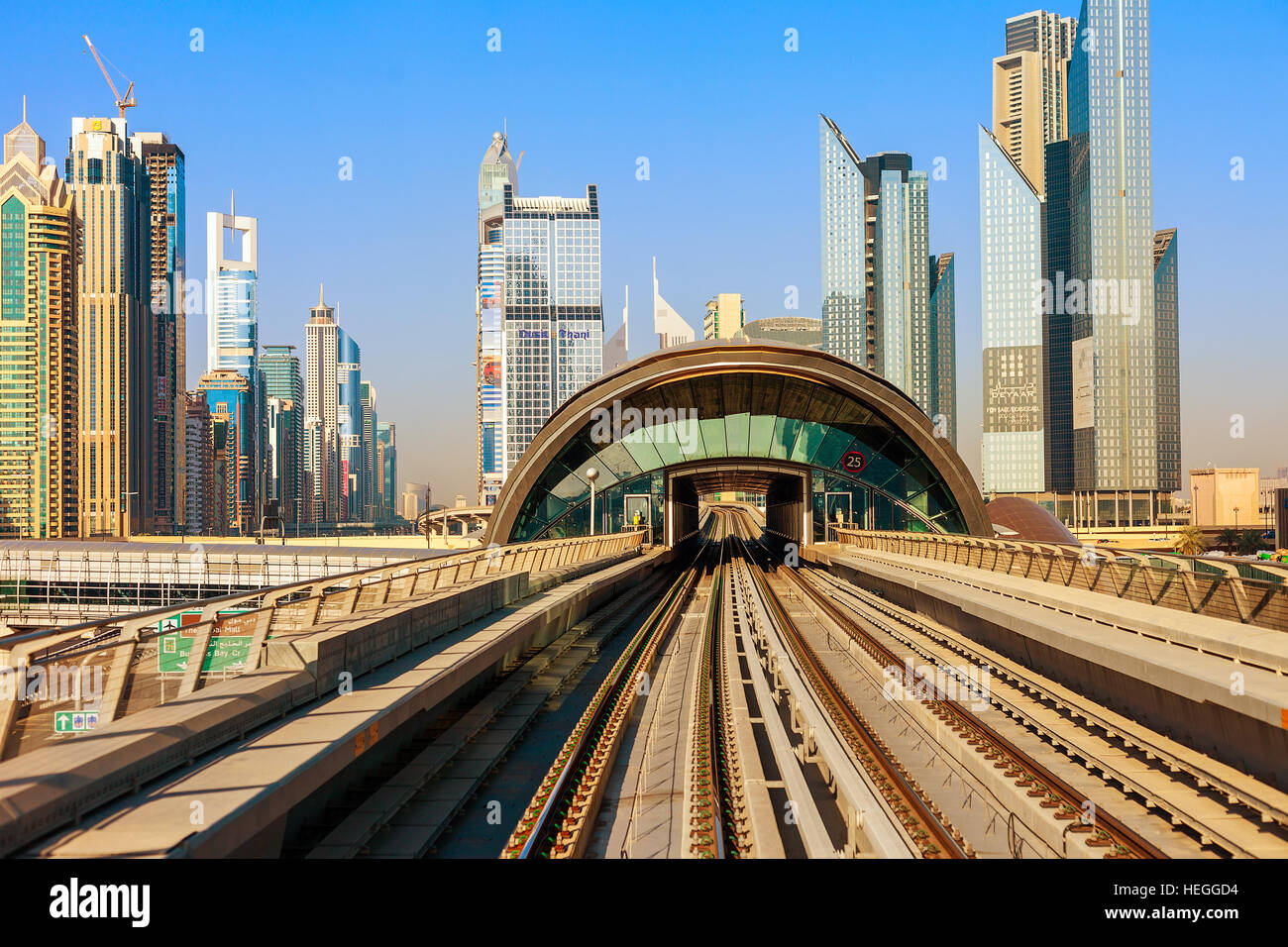 Destinations subway metro structure hi-res stock photography and images ...