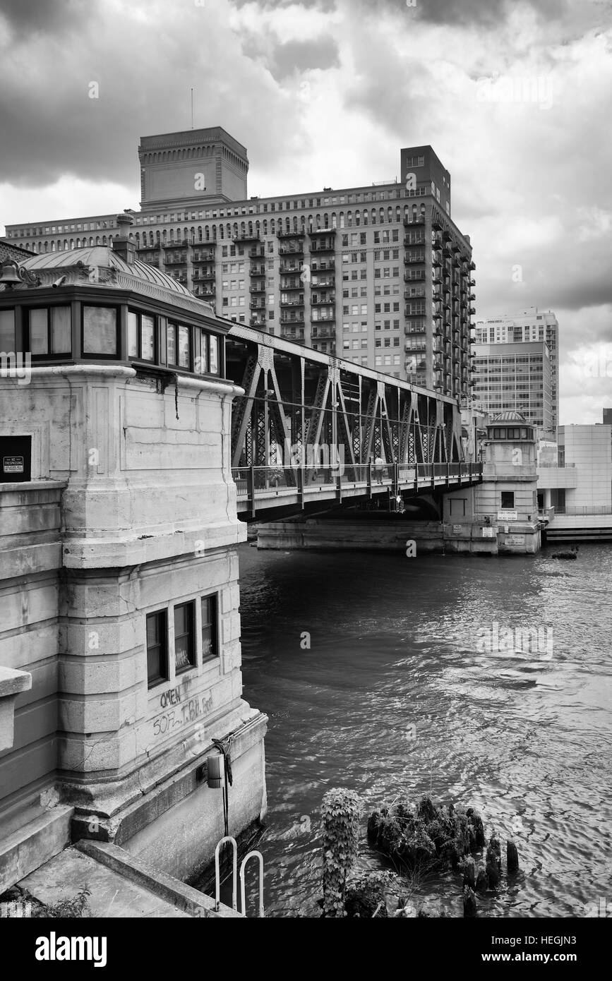 Chicago bridge hi-res stock photography and images - Alamy