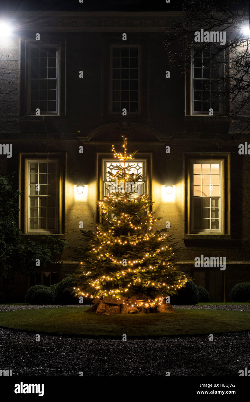 English manor house in winter night hi-res stock photography and images ...