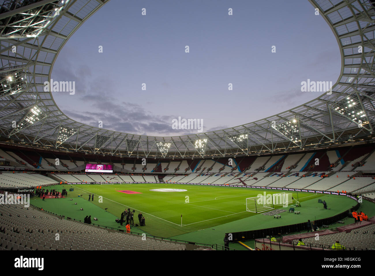 Premier league match london stadium hi-res stock photography and images ...