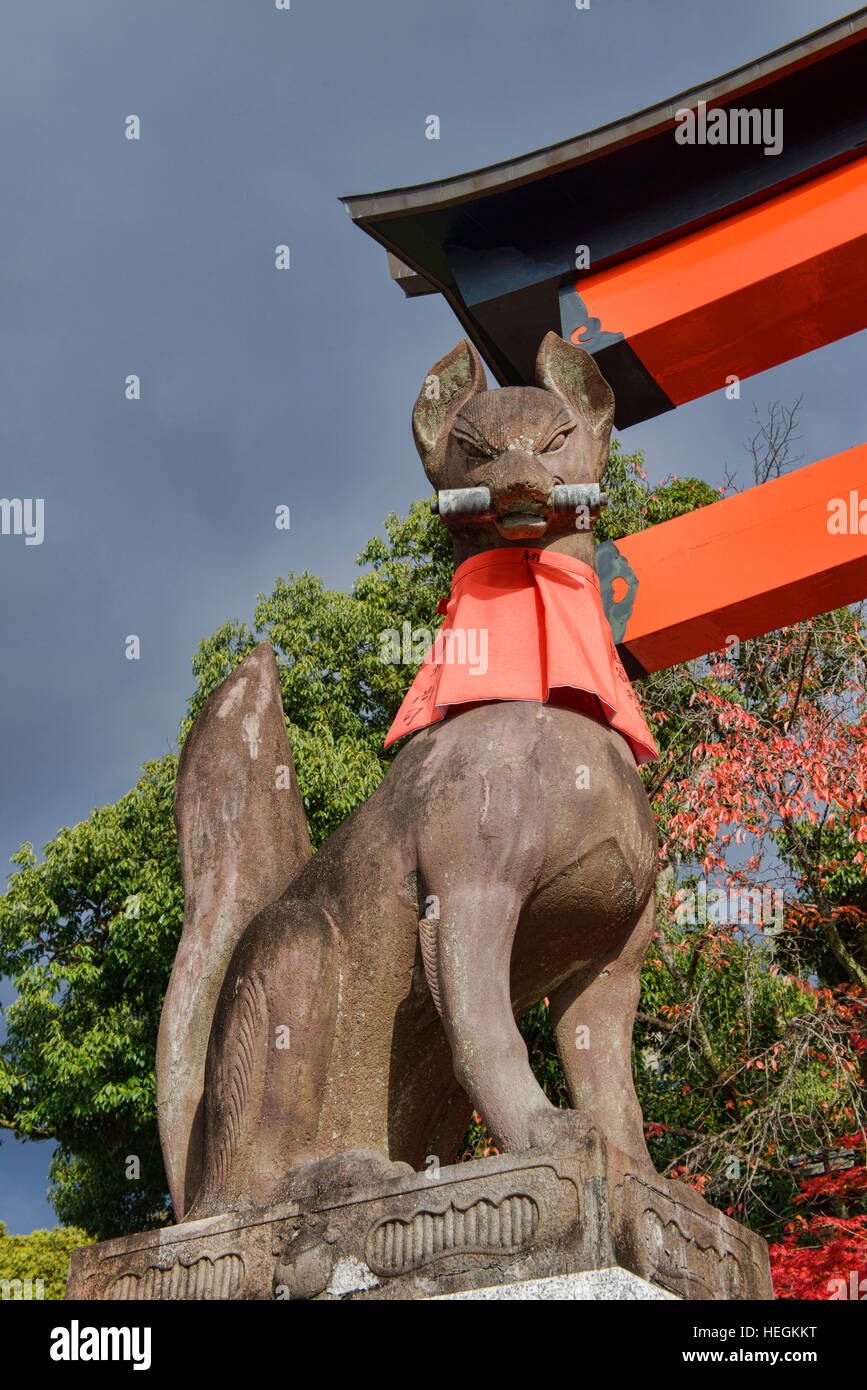 Fox temple kyoto hi-res stock photography and images - Alamy