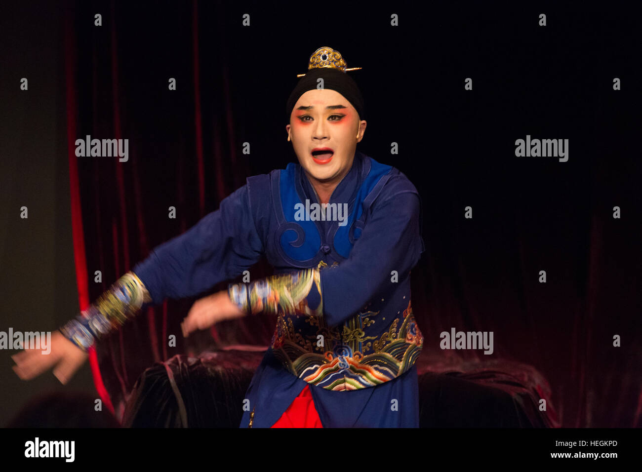 Actor Zhang Jun performing Hamlet in chinese to commemorate the 400th ...