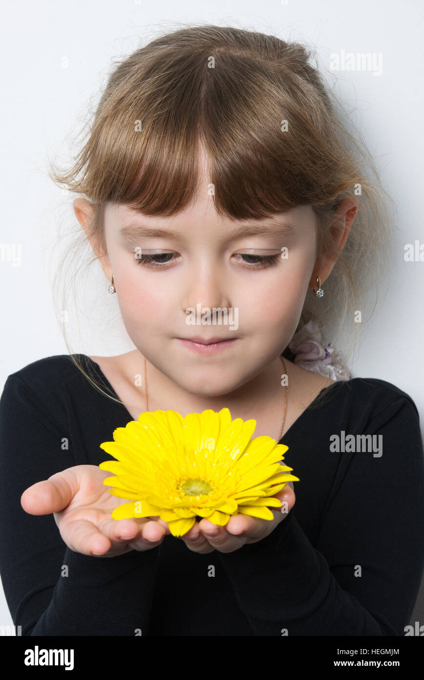 Girls hands and flower hi-res stock photography and images - Alamy