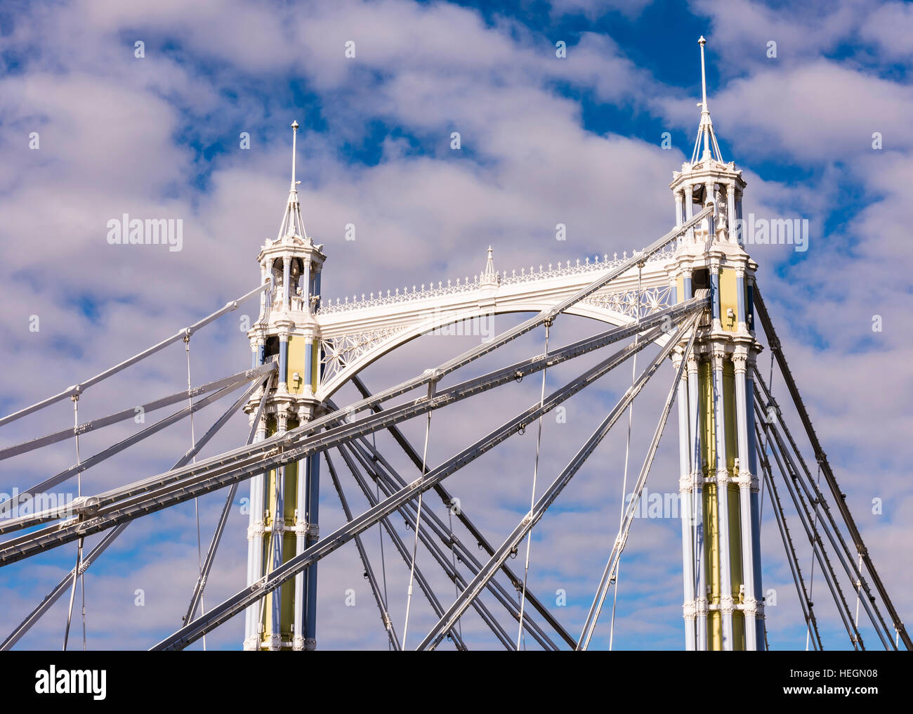 Cable cars across river thames hi-res stock photography and images - Alamy