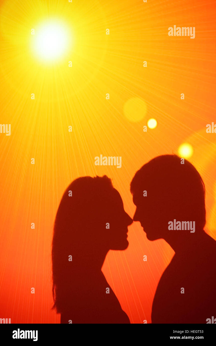 Couple hug shadows hi-res stock photography and images - Alamy