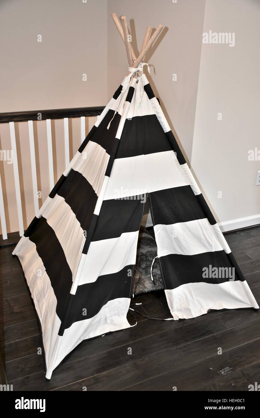 Tepee house hi-res stock photography and images - Alamy