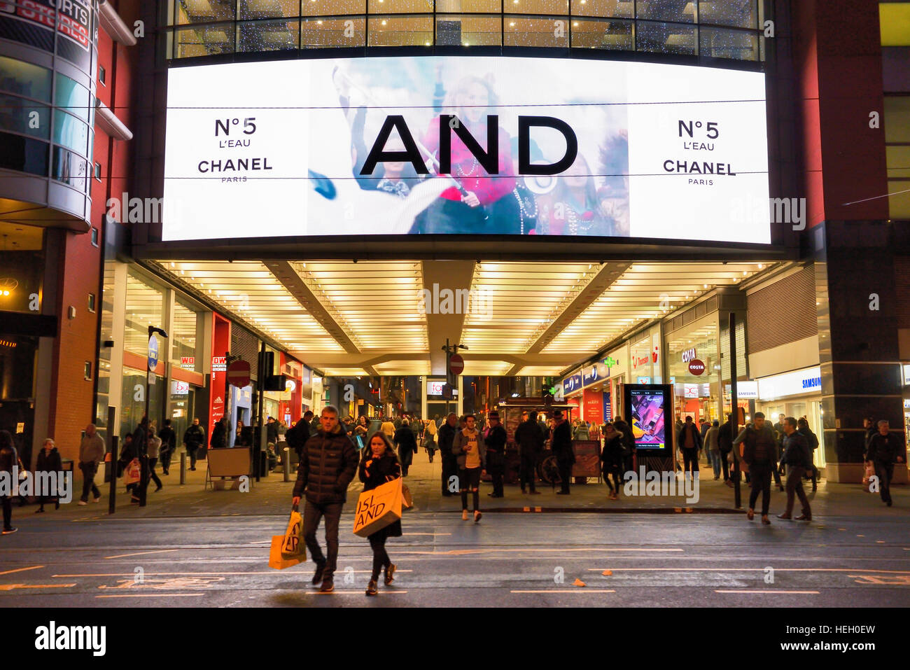 Advertising screen hi-res stock photography and images - Alamy