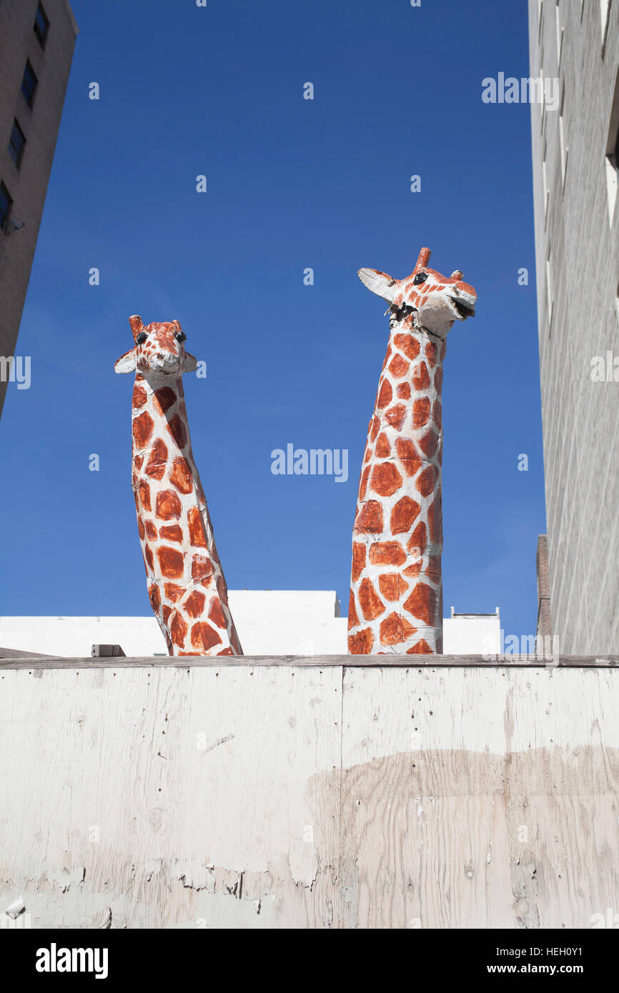 African animal sculptures hi-res stock photography and images - Alamy