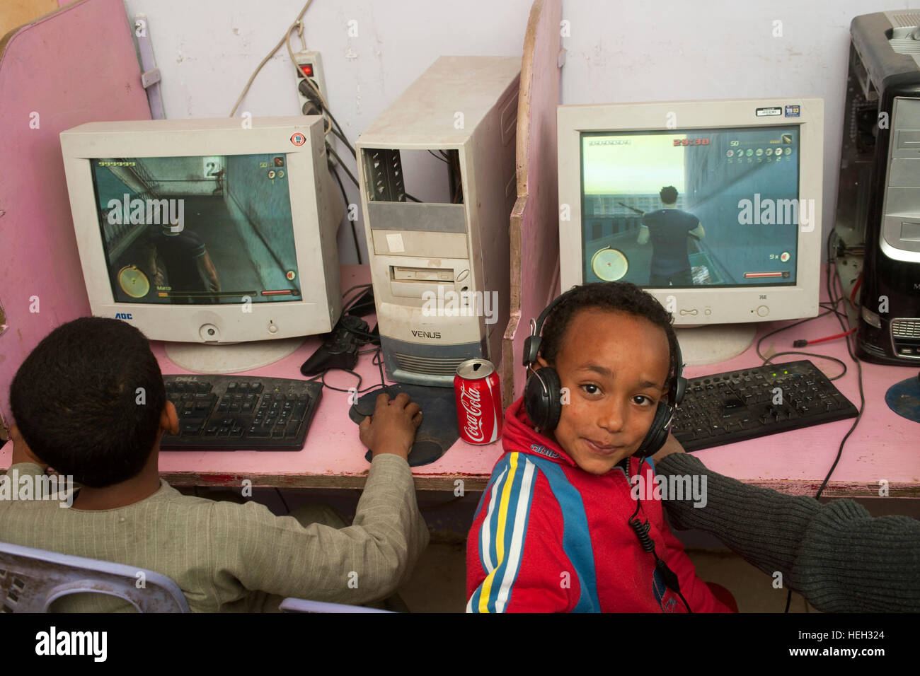 Internetcafe hi-res stock photography and images - Alamy