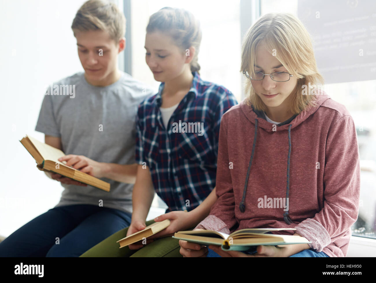 Modern teenagers hi-res stock photography and images - Alamy