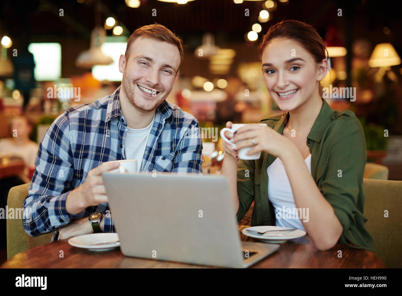 Colleagues having coffee hi-res stock photography and images - Alamy