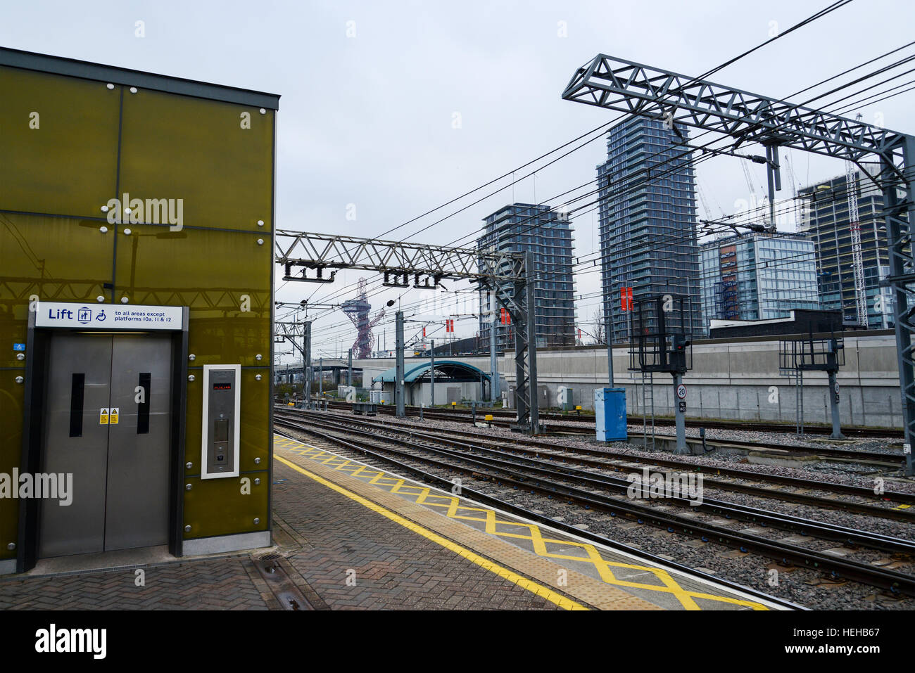 Stratford station hi-res stock photography and images - Alamy