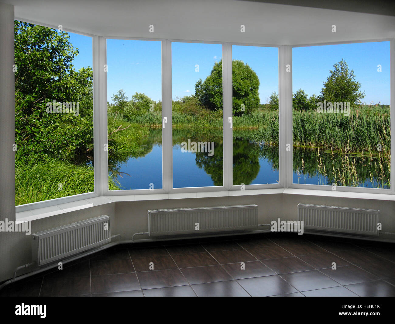 Modern house overlooking river hi-res stock photography and images - Alamy