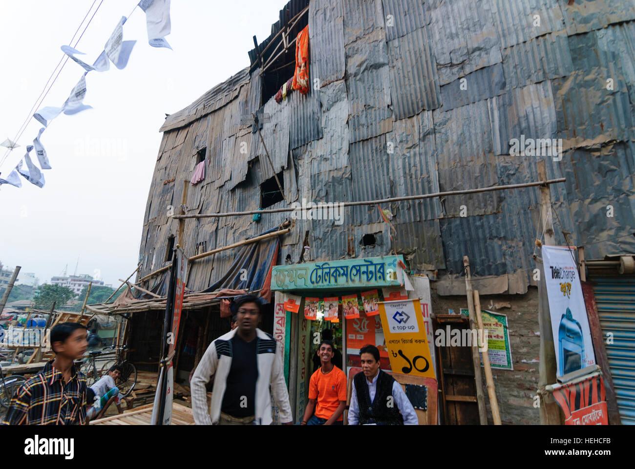 Slum house bangladesh hi-res stock photography and images - Alamy