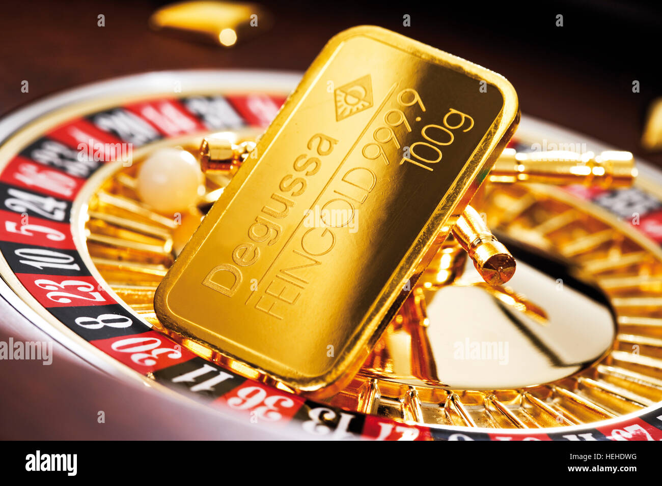 Gold bar on roulette wheel Stock Photo - Alamy