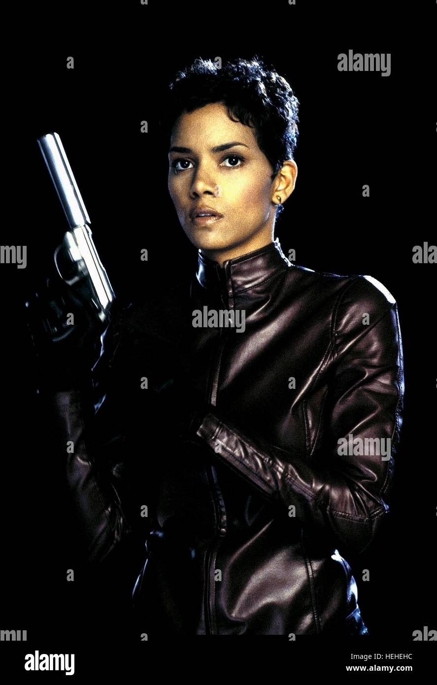 Halle Berry James Bond Kjole