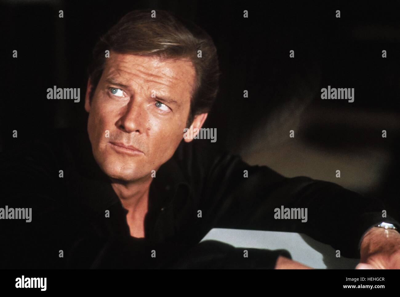 Lewis Gilbert Roger Moore High Resolution Stock Photography and Images - Alamy