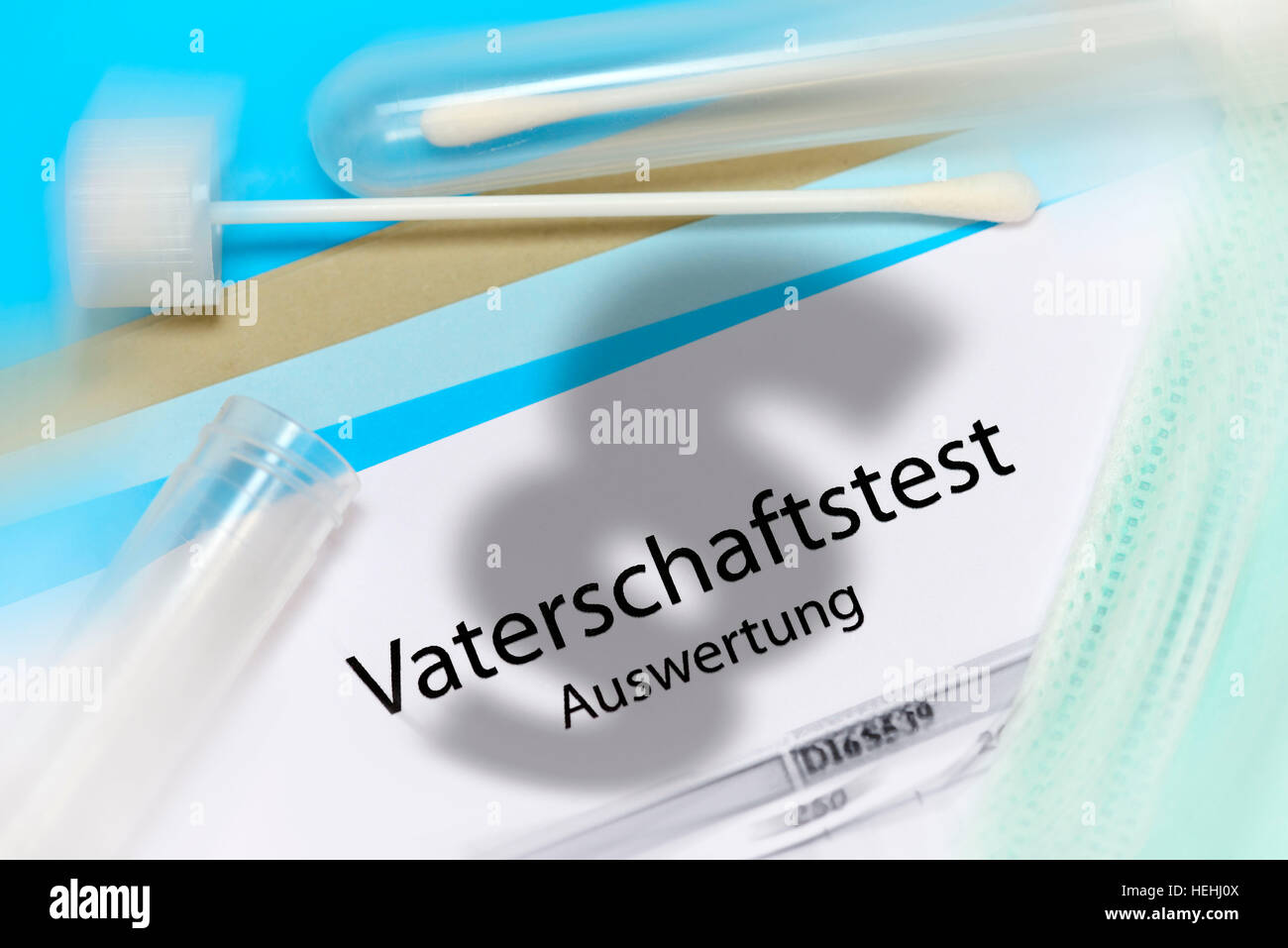 Vaterschaftstest und Paragrafenzeichen Stock Photo - Alamy