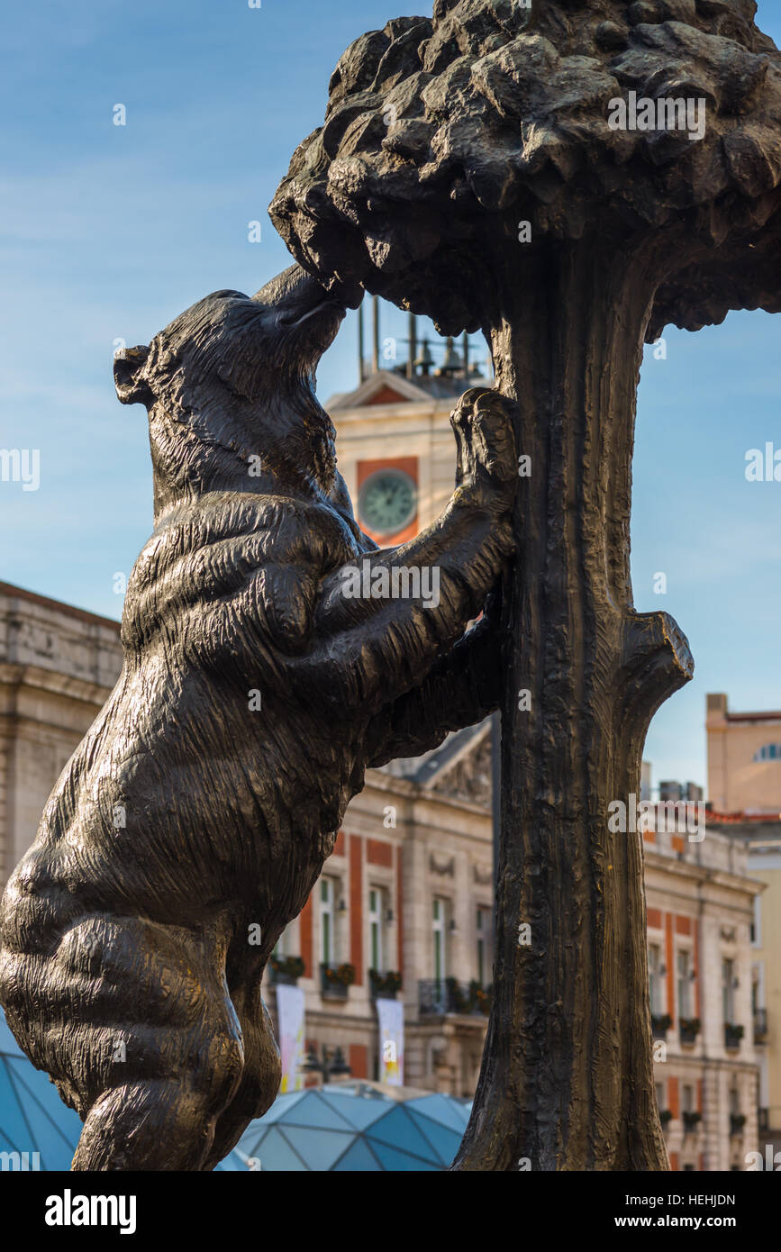 Symbol of Madrid - statue of Bear and strawberry tree, Puerta del Sol ...