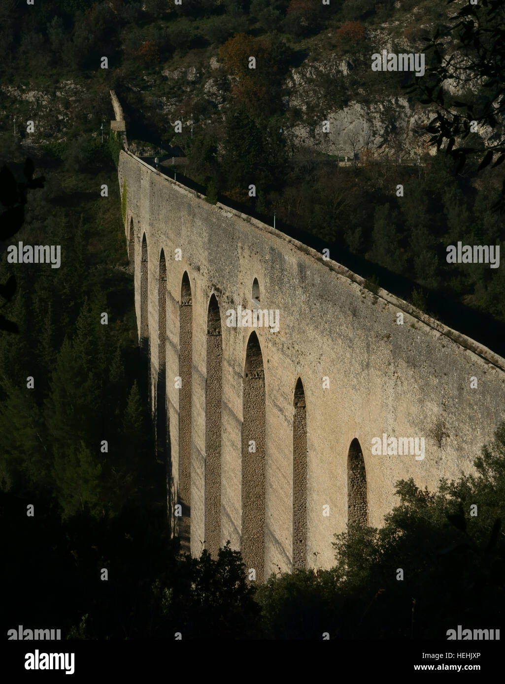 Spoleto umbria ponte delle torri hi-res stock photography and images ...