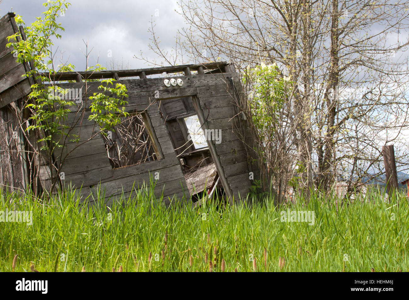 Abandoned falling down hi-res stock photography and images - Alamy