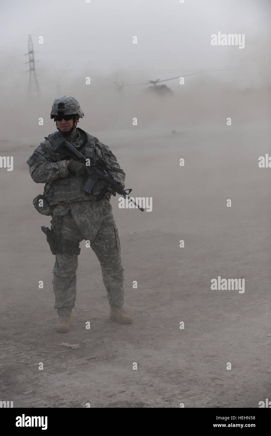 U.S. Army Soldiers secure a helicopter landing zone in As Samawah, Iraq ...