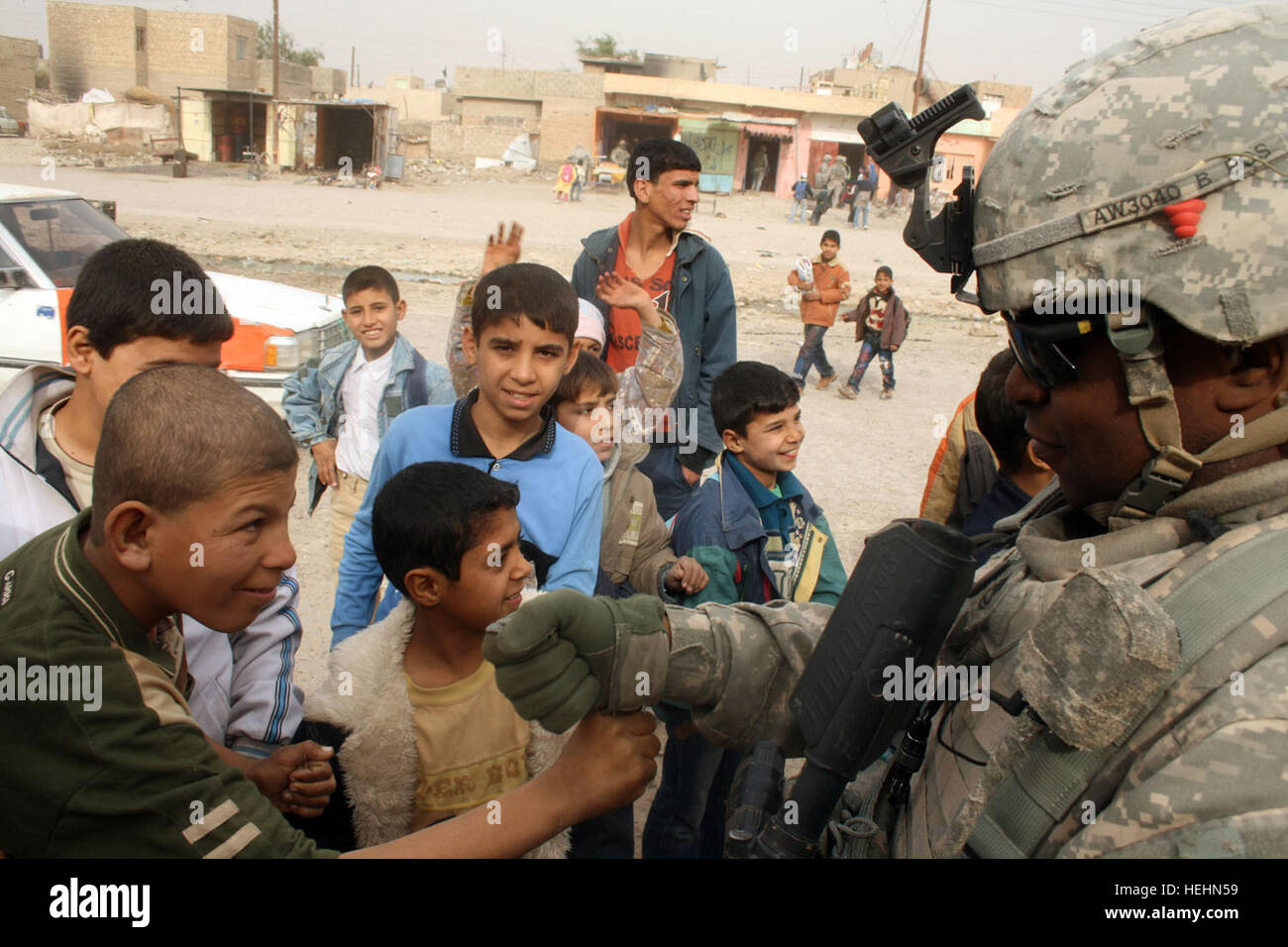 Sgt. 1st Class Dion Walker, a Louisville, Ky., native, teaches an Iraqi ...