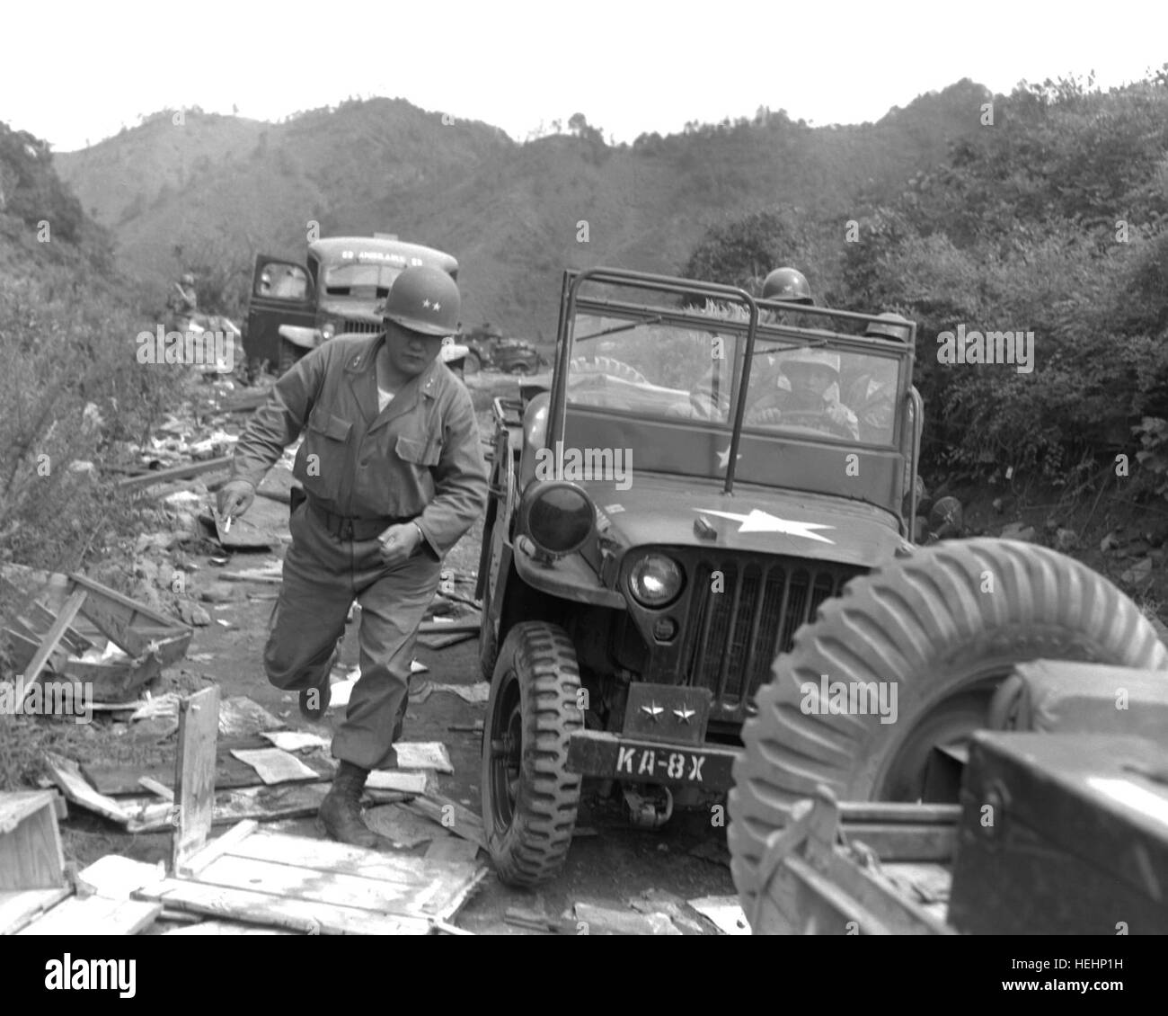 Maj Gen Son Hoshan, CG, 8th ROK Div, runs to former position of a ...