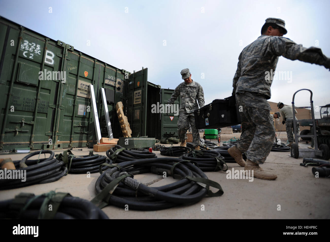 U.S. Soldiers from 185th Military Intelligence Company, 2nd Stryker ...