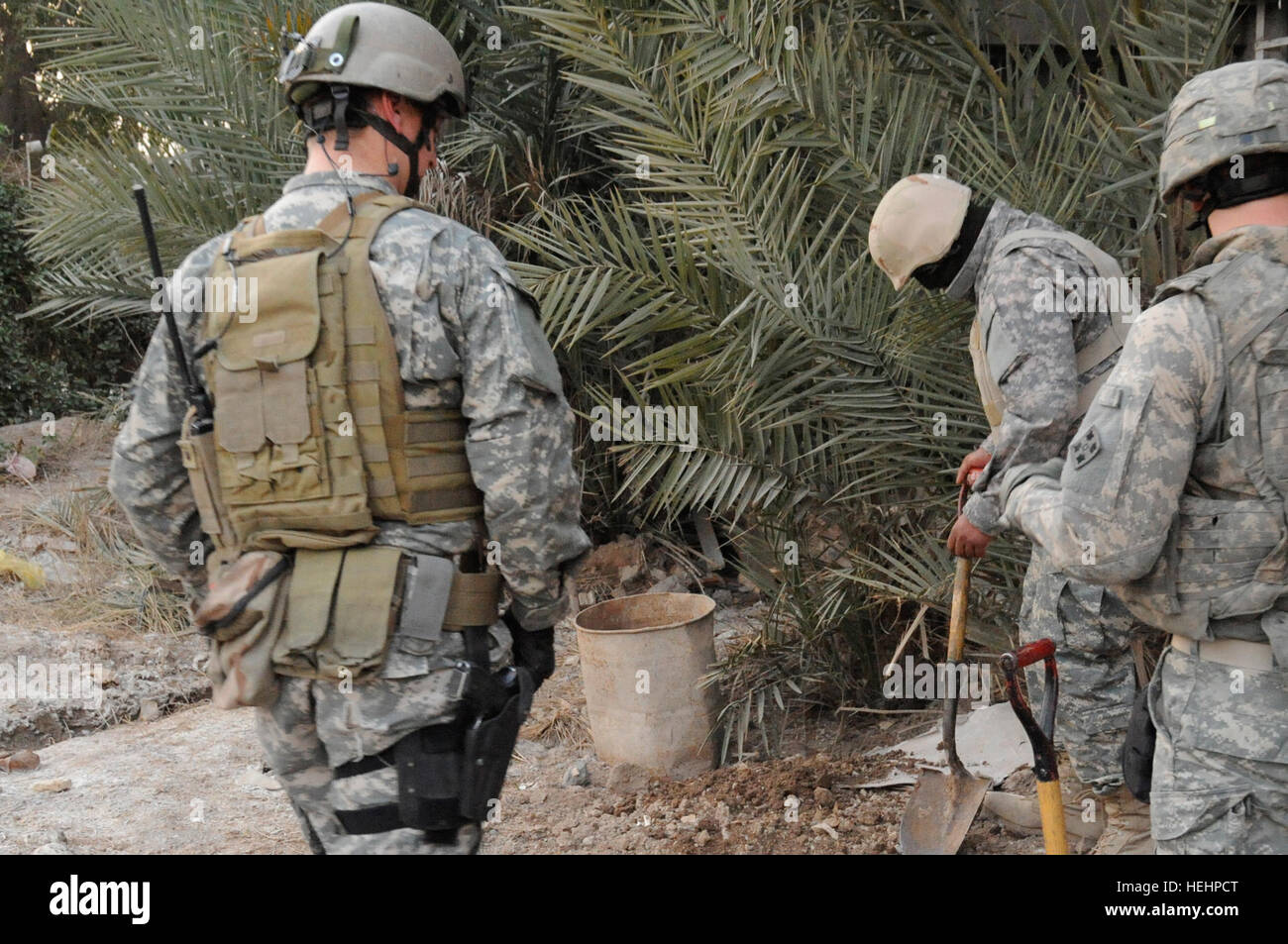 U.S. Soldiers from 3rd Battalion, 29th Field Artillery, 3rd Brigade ...