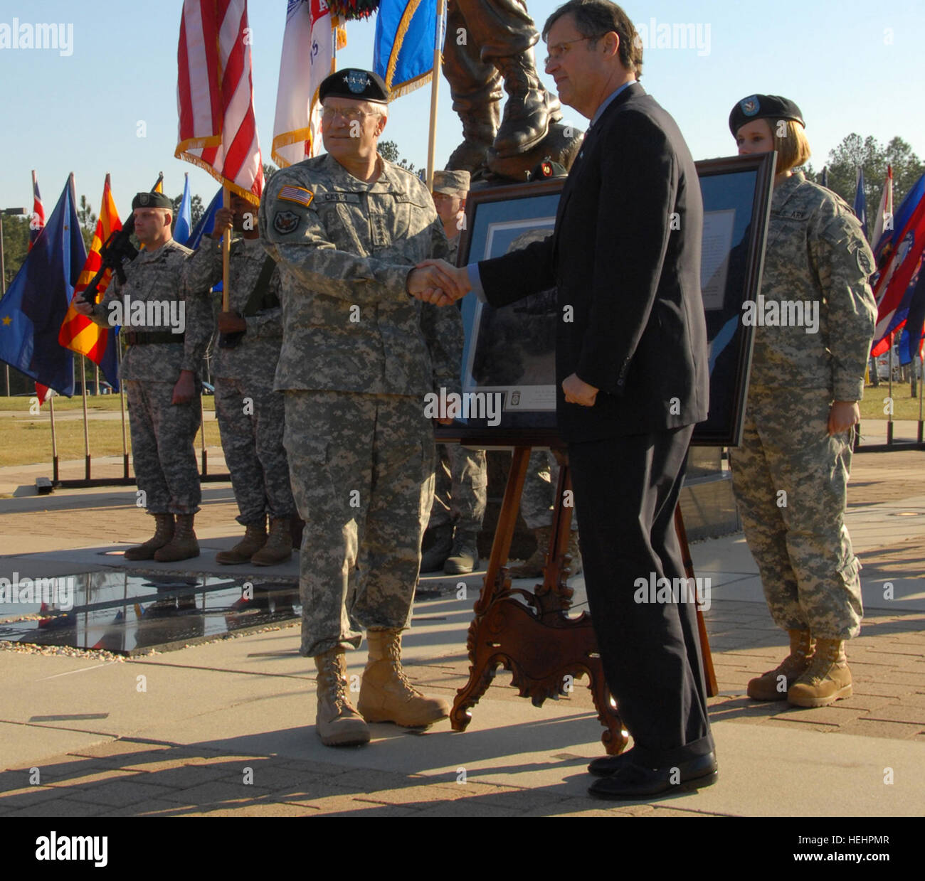 Gen. George W. Casey Jr. (left), Chief of Staff of the U.S. Army ...