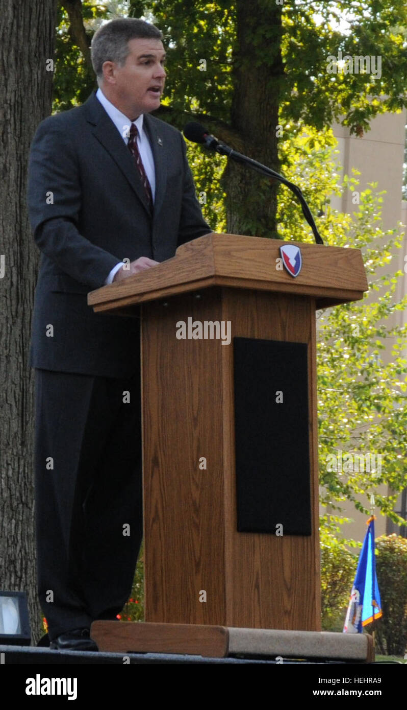 US Army 52685 The way ahead Stock Photo - Alamy